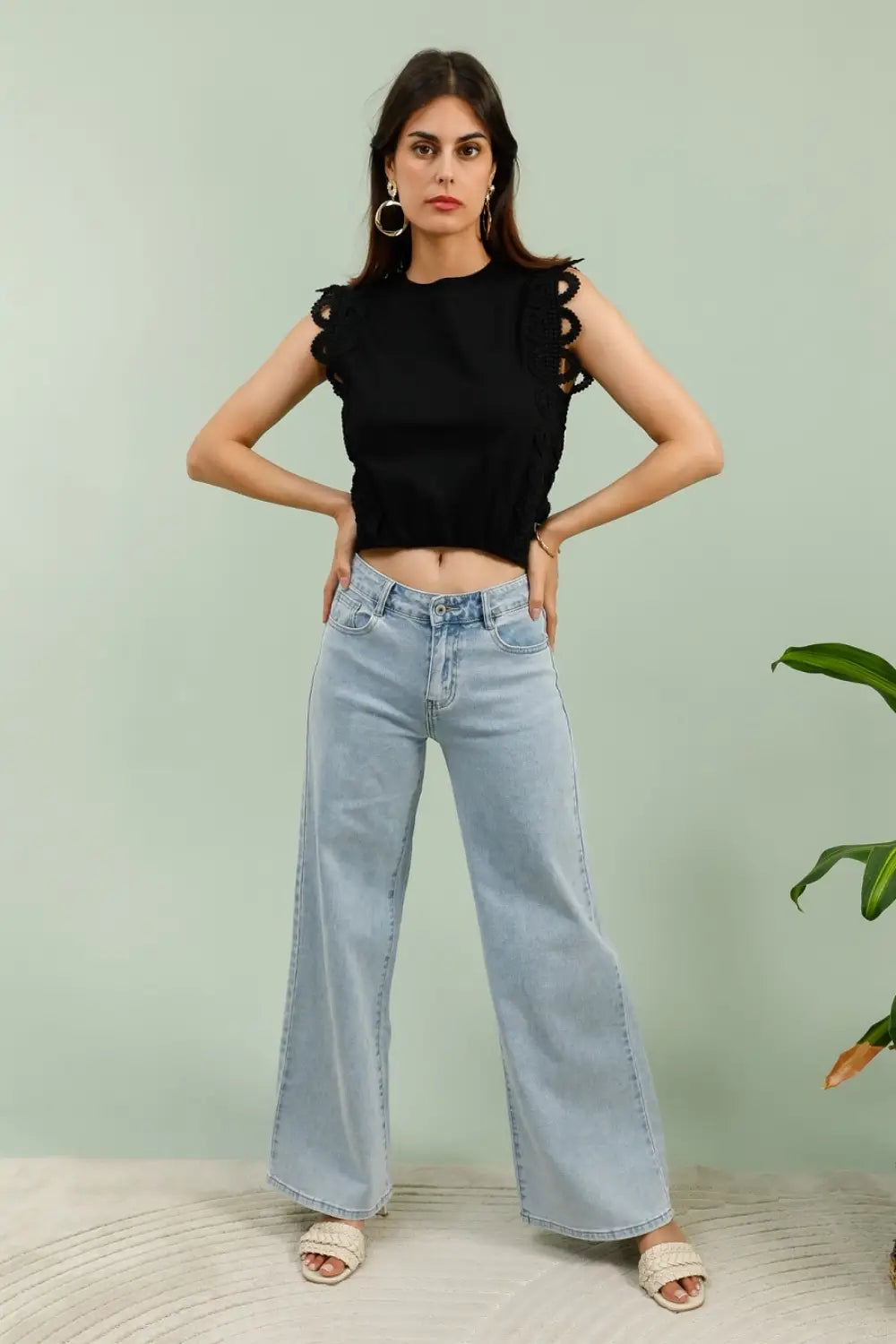 THE LACE TOP BLACK – Hummingbird The Shop